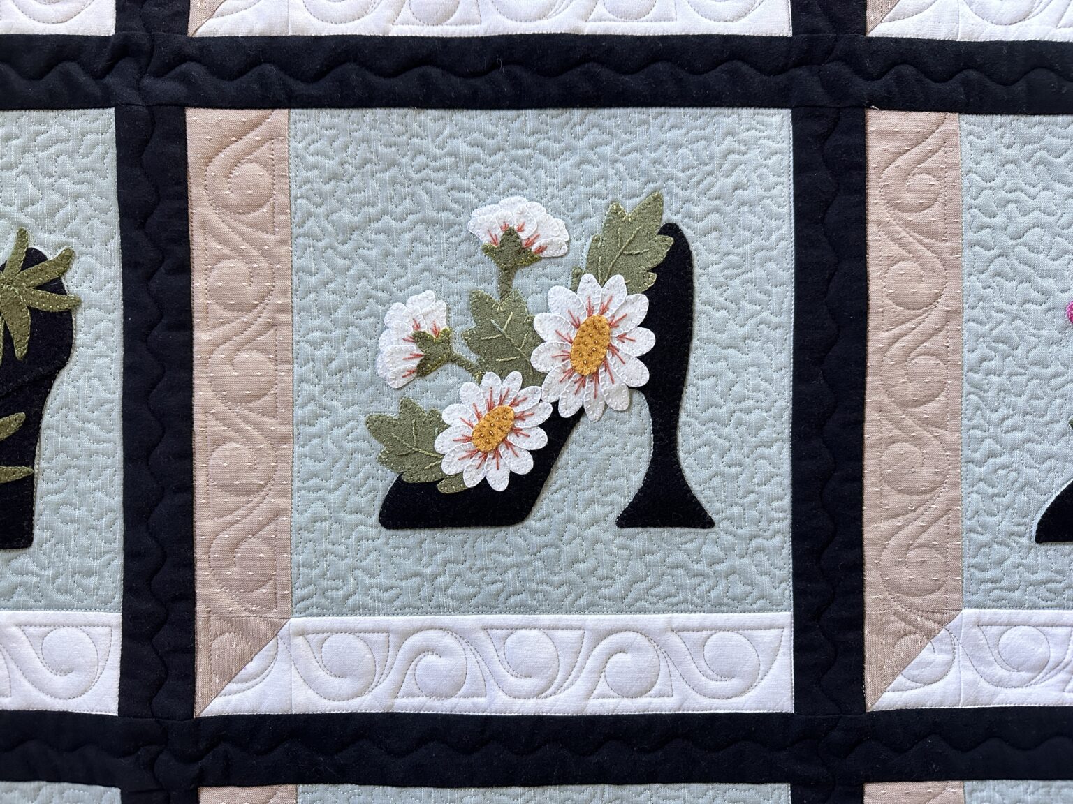 Designing Custom Quilting for a Wool Appliquéd Quilt